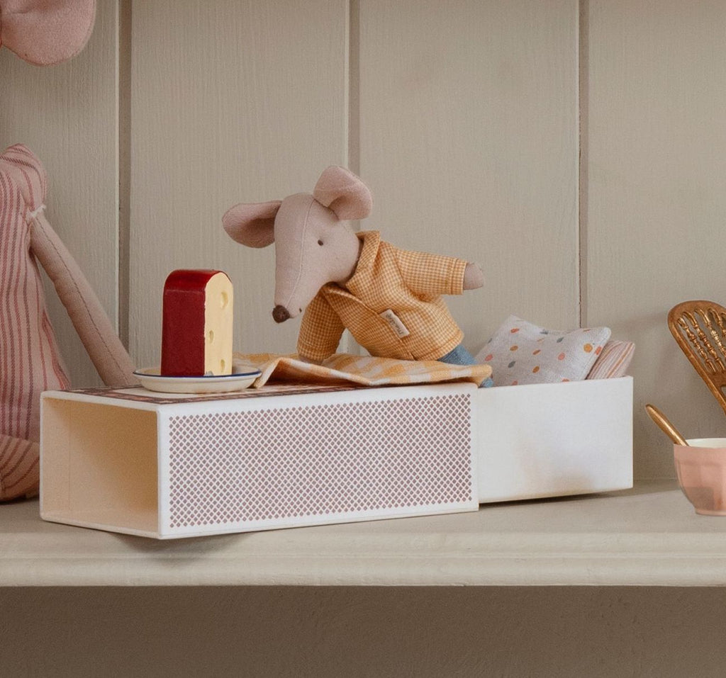 Maileg kitchen furniture for Castle, Hall and Ikea House - Yoyo & Flo